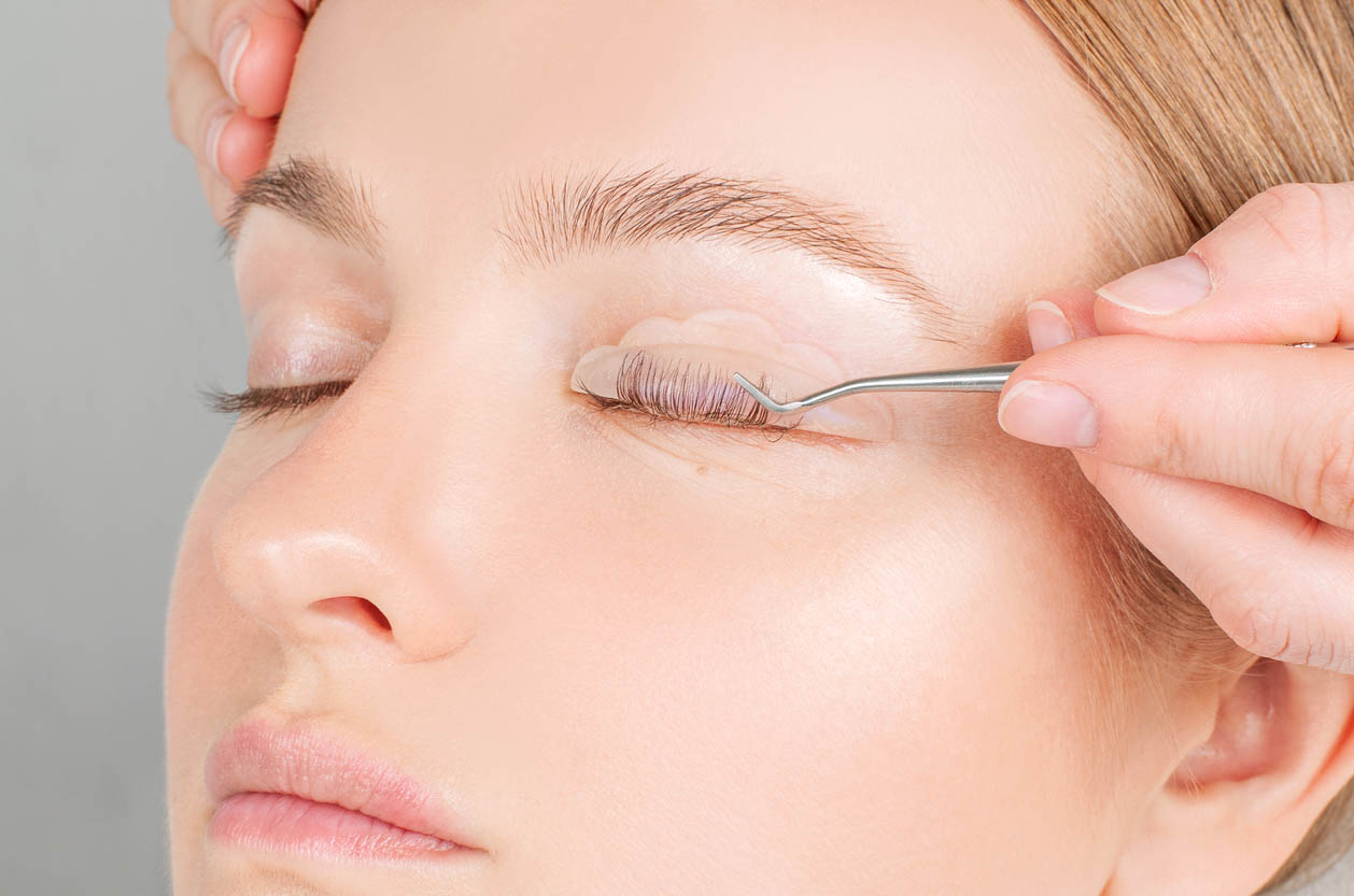 Comment rajeunir son regard avec ou sans chirurgie