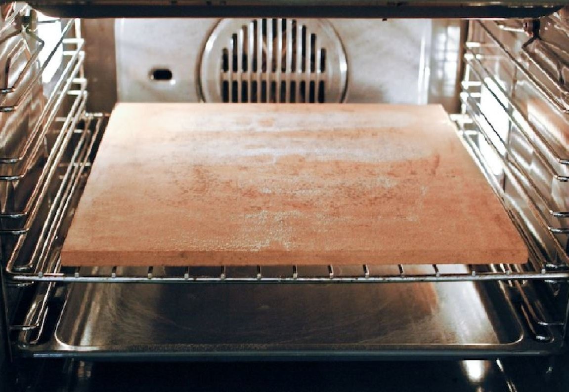 Qu'est-ce qu'une pierre réfractaire en cuisine, et à quoi sert-elle