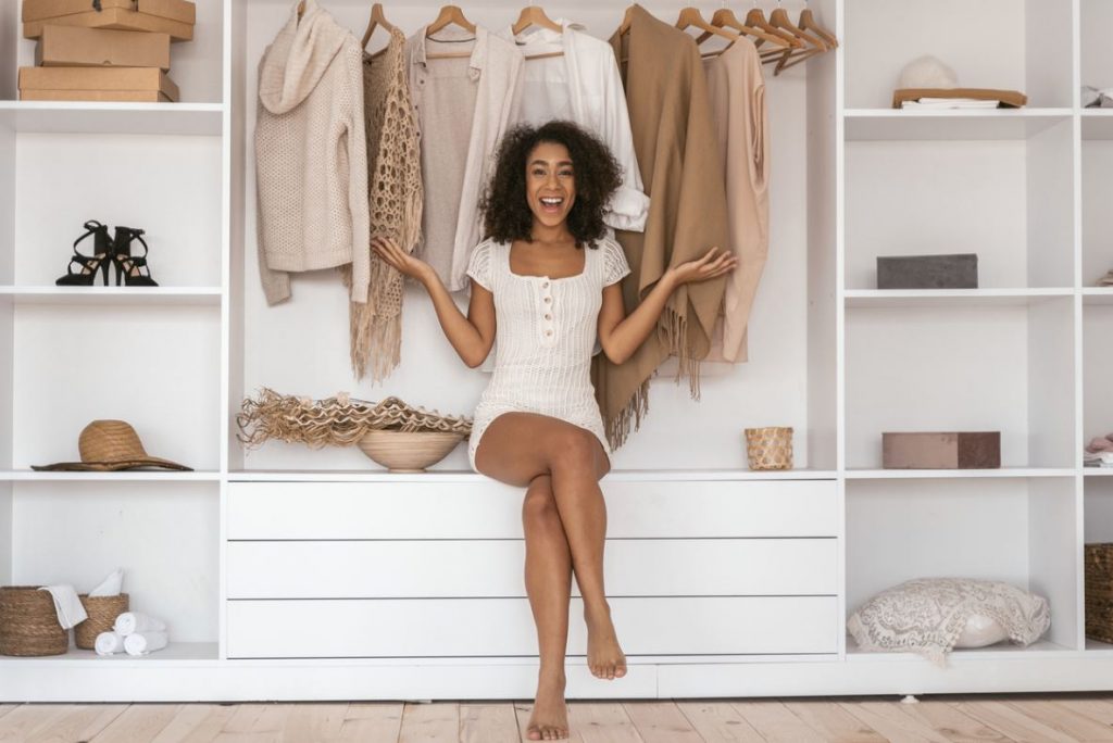 Bien ranger les placards : 12 astuces et solutions pratiques Bien ranger les placards : 12 astuces et solutions pratiques
