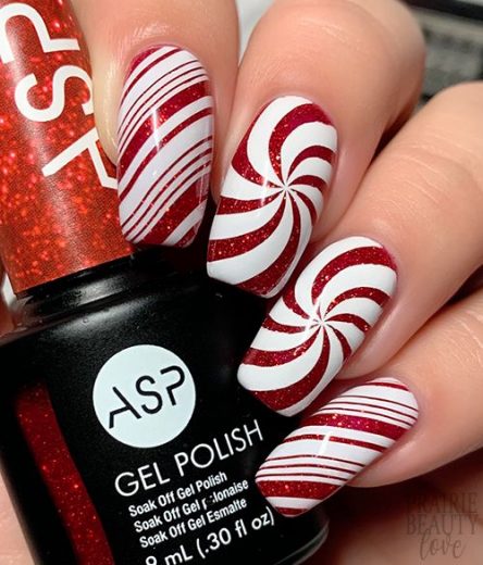 Nail Art rouge : 20 idées pour des ongles flamboyants