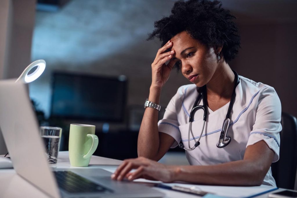 Phlébite du bras : causes, symptômes et traitements