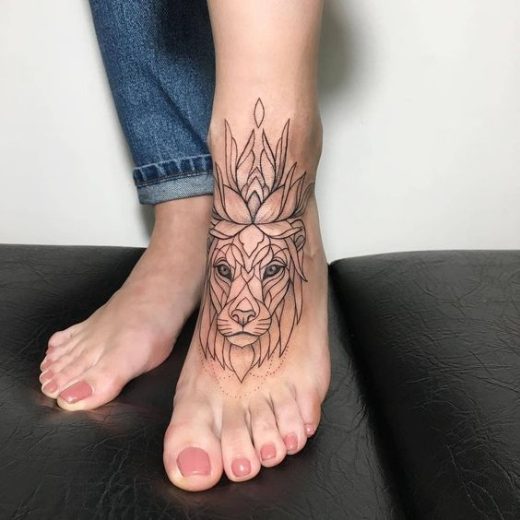 Tatouage pied : les 100 plus beaux modèles à adopter