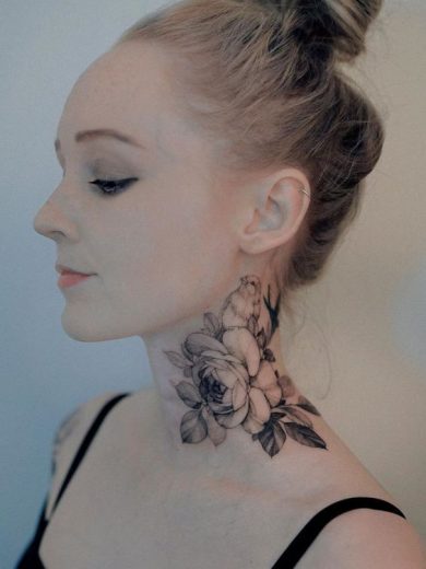 Tatouage cou : 50 tattoos pour femme à adopter
