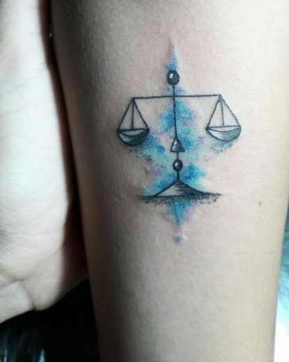 Tatouage signe astrologique balance : 50 inspirations tendance