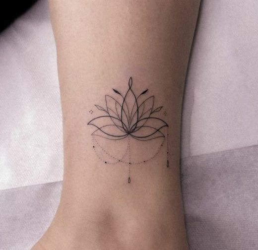 Tatouage Lotus Poignet
