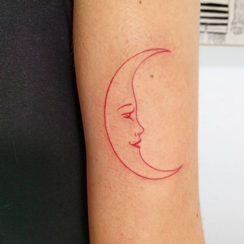 Tatouage lune minimaliste : 50 idées de tattoos tendances