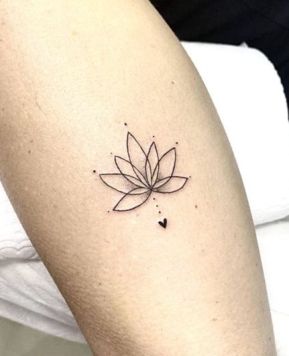 Tatouage Fleur De Lotus Minimaliste