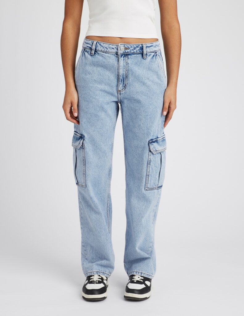 Comment porter le jean cargo pour femmes avec style